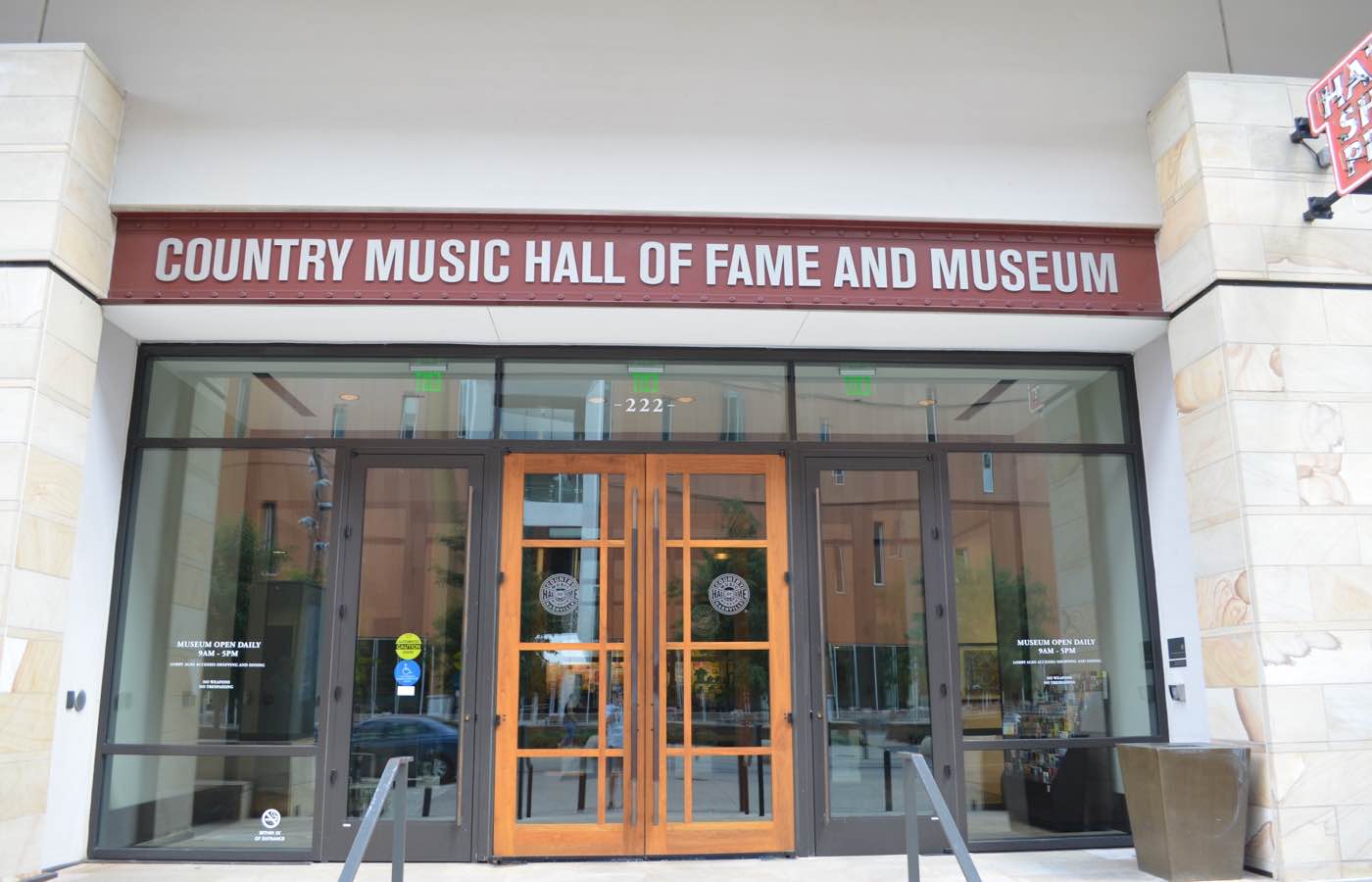 country-music-hof-museum-8-lasalle-geographic_1400-x-900 ...